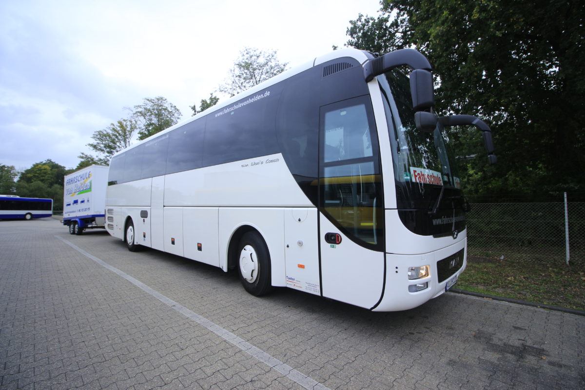 Klasse D + DE – Fahrschule von Helden